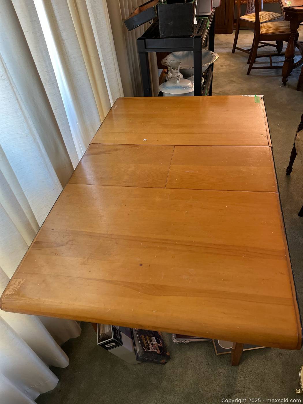 Light wood rectangular dining table | Maxsold