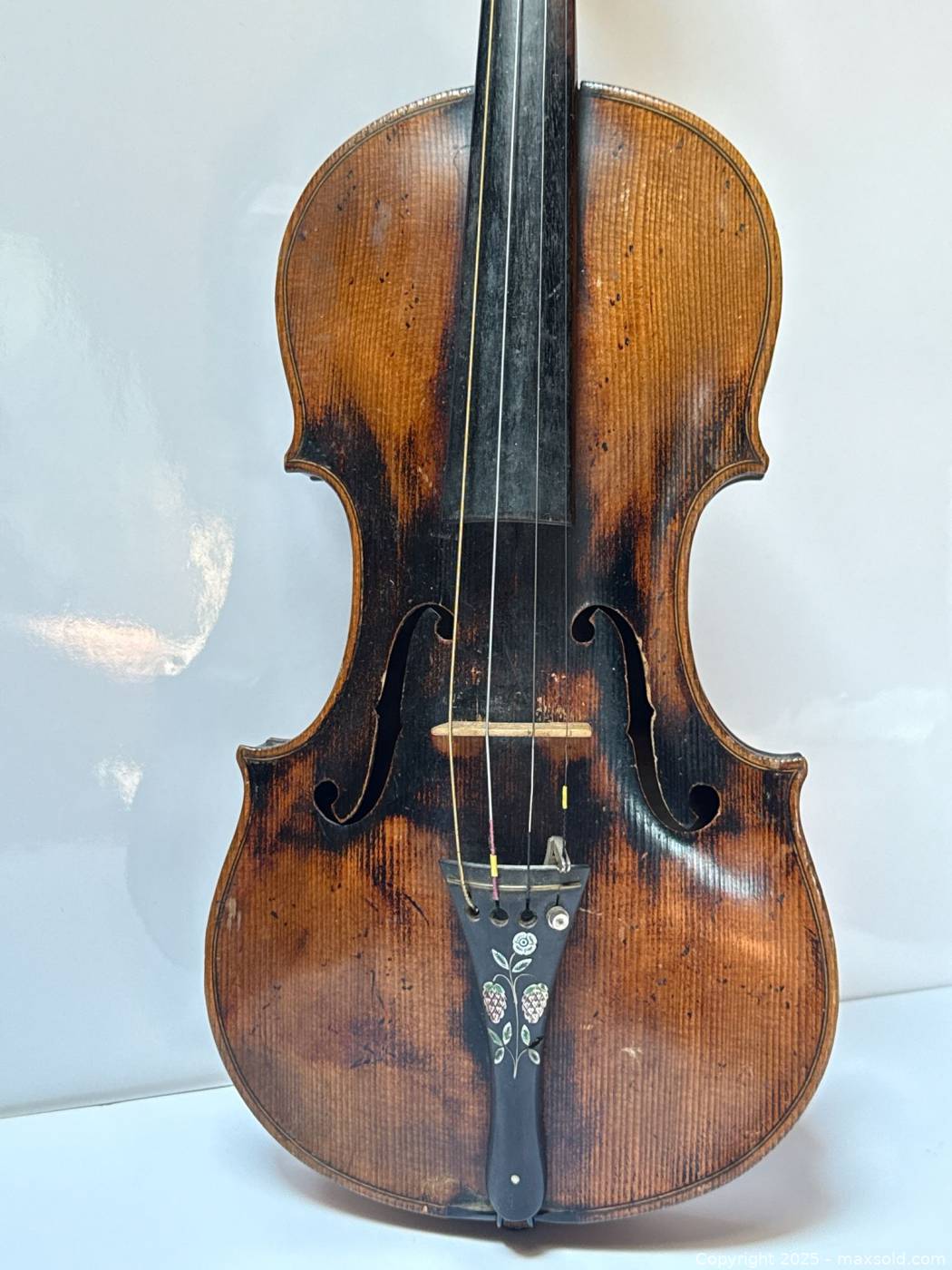 Antique 4/4 violin with pearl-inlaid tailpiece | Maxsold