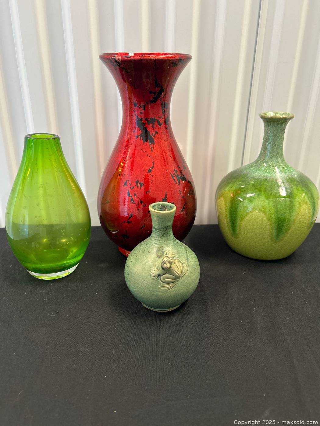 Red and green vases set of 4 | Maxsold