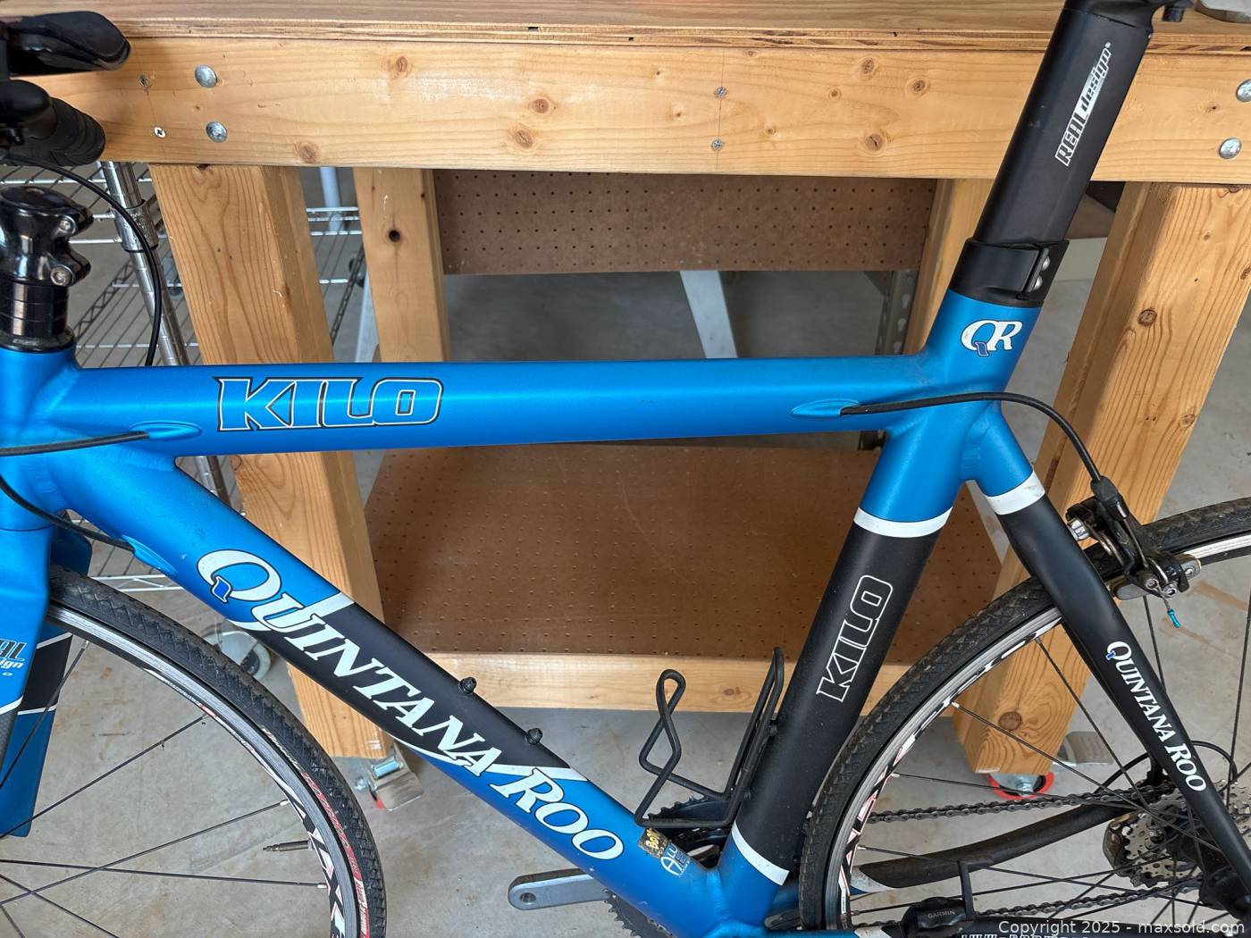 Quintana Roo Kilo triathlon bike with repair stand and tool kit | Maxsold