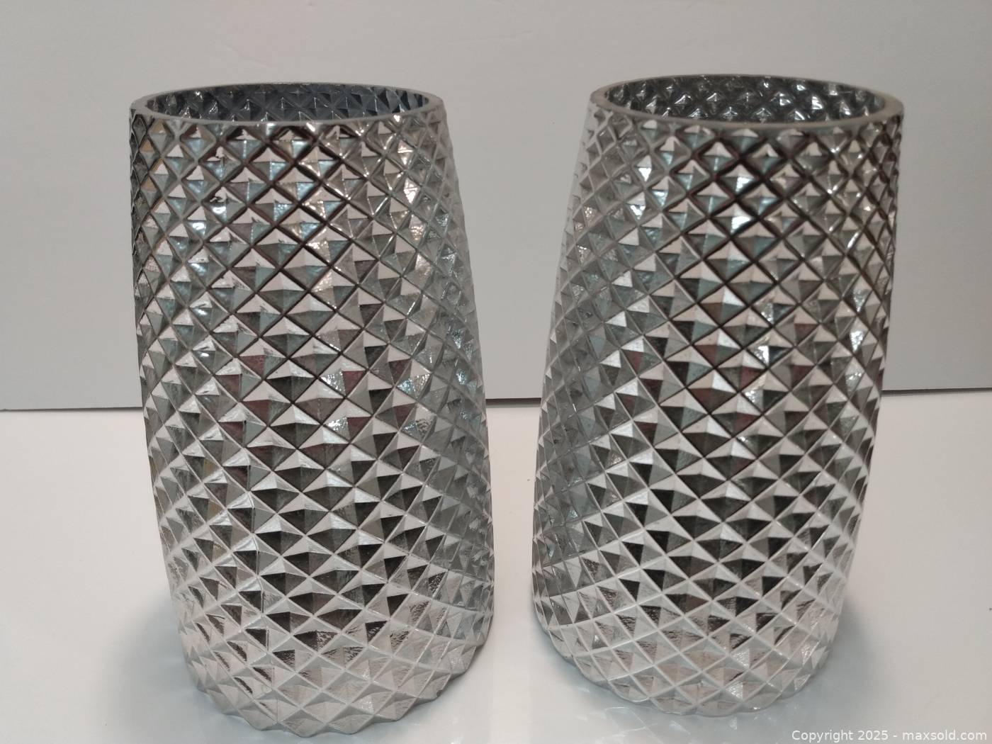 Set of two silver glass diamond-textured vases | Maxsold