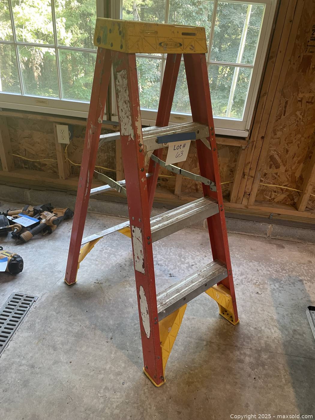 Werner 4 ft fiberglass step ladder | Maxsold
