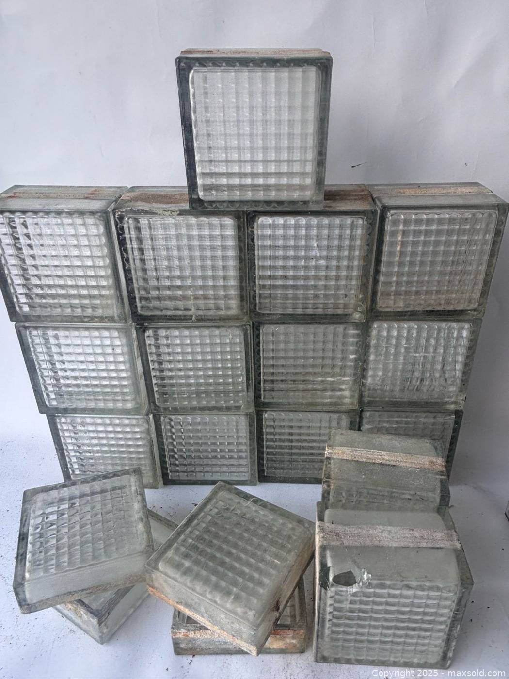 Set of 13 clear textured glass blocks | Maxsold