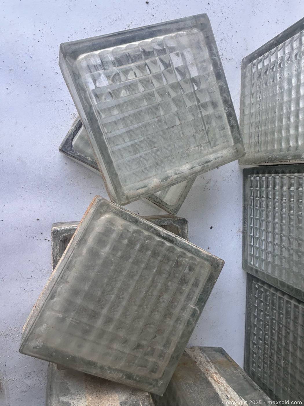 Set of 13 clear textured glass blocks | Maxsold