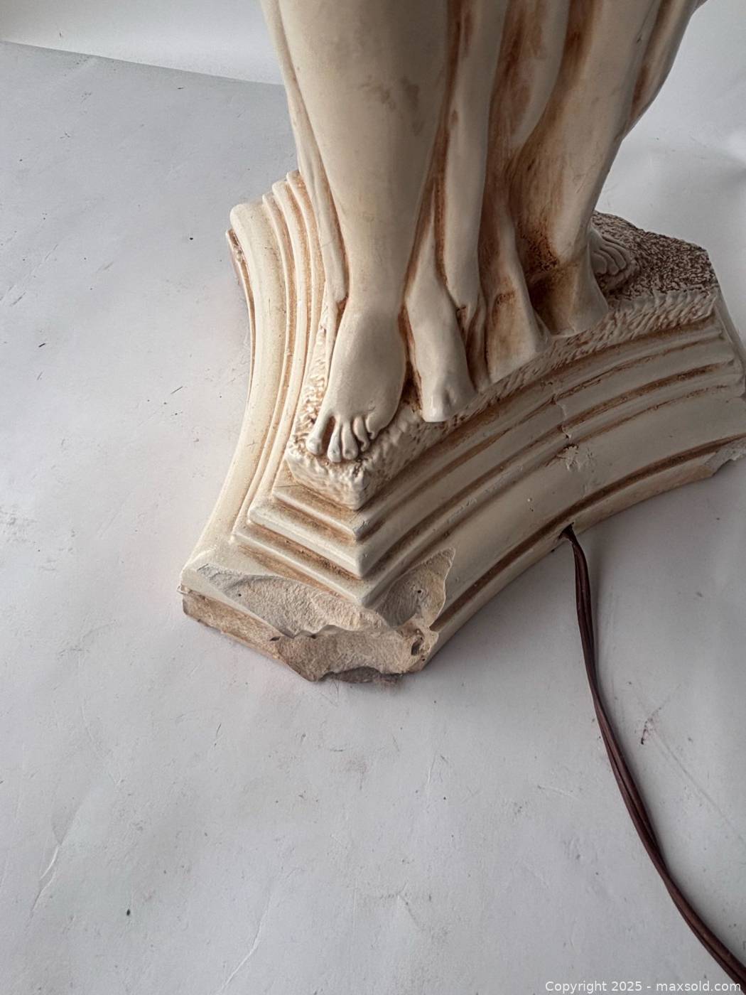 Vintage chalkware Three Graces figural table lamp | Maxsold