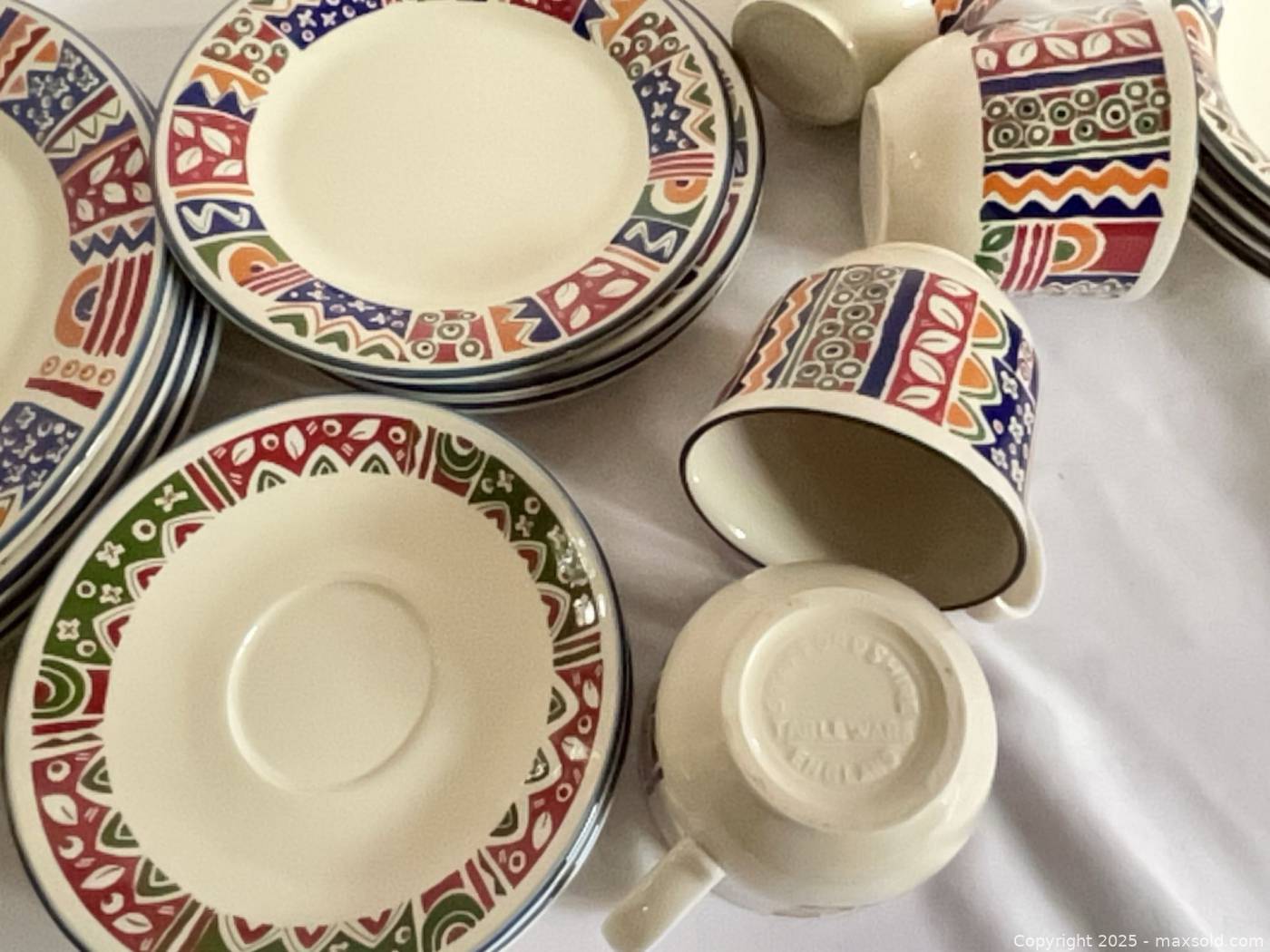 Staffordshire Diablo 20-piece tableware set | Maxsold