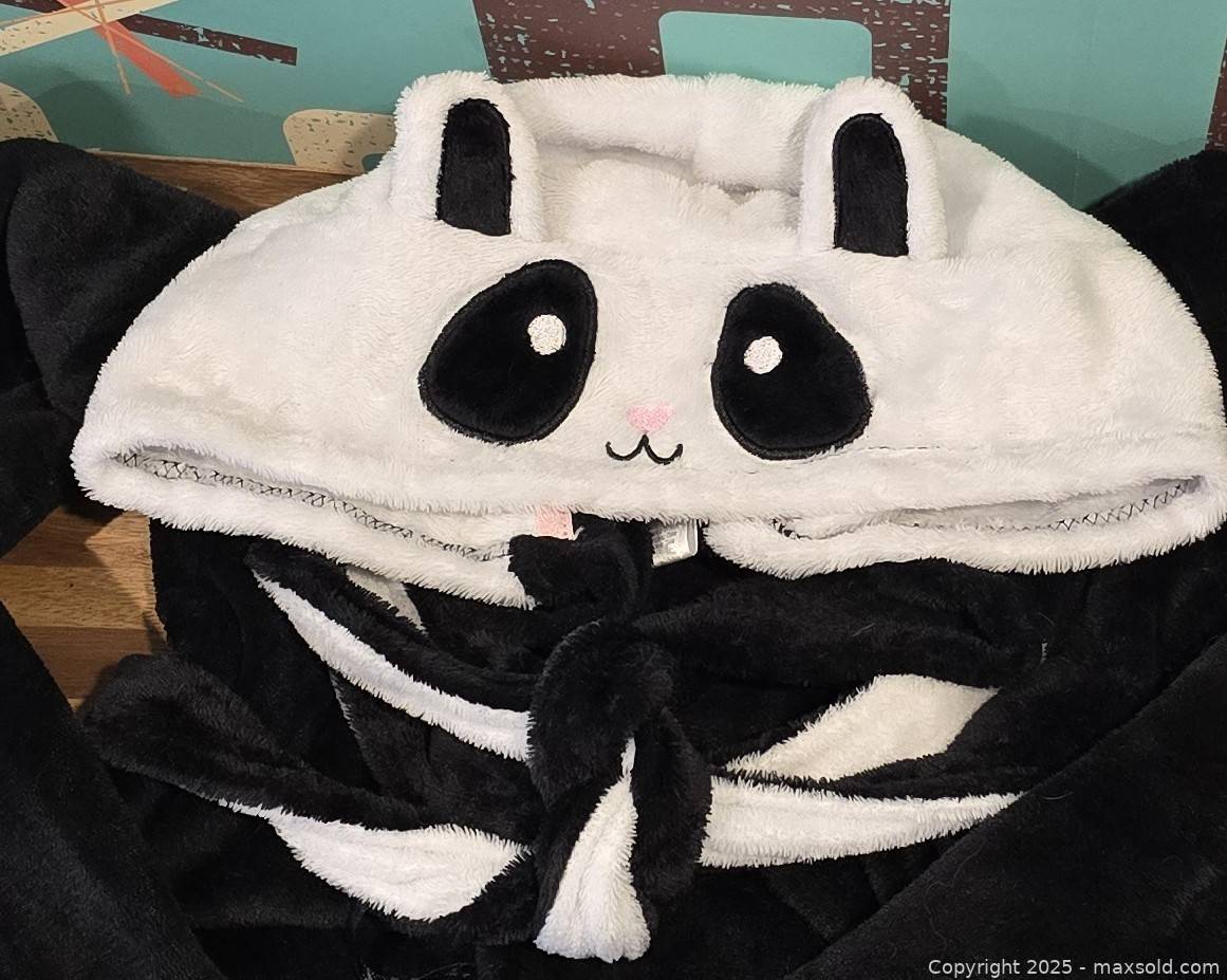 Rent Rafe Girl hooded panda robe XL 14/16 | Maxsold