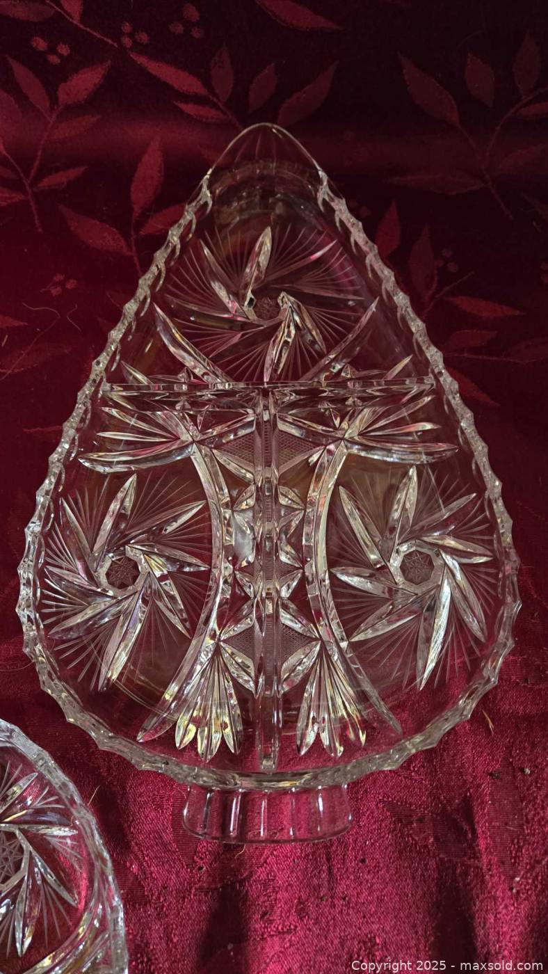 Pinwheel Crystal Bowl And Relish Dishes 3-Piece Set | Maxsold