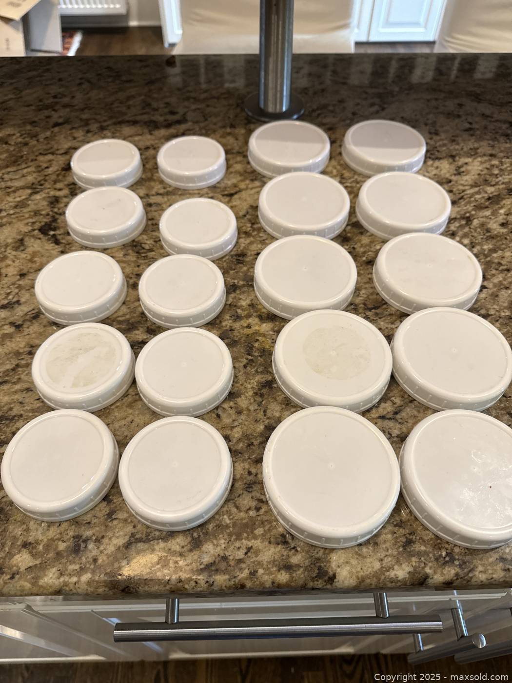 20 White Plastic Mason Jar Storage Lids | Maxsold
