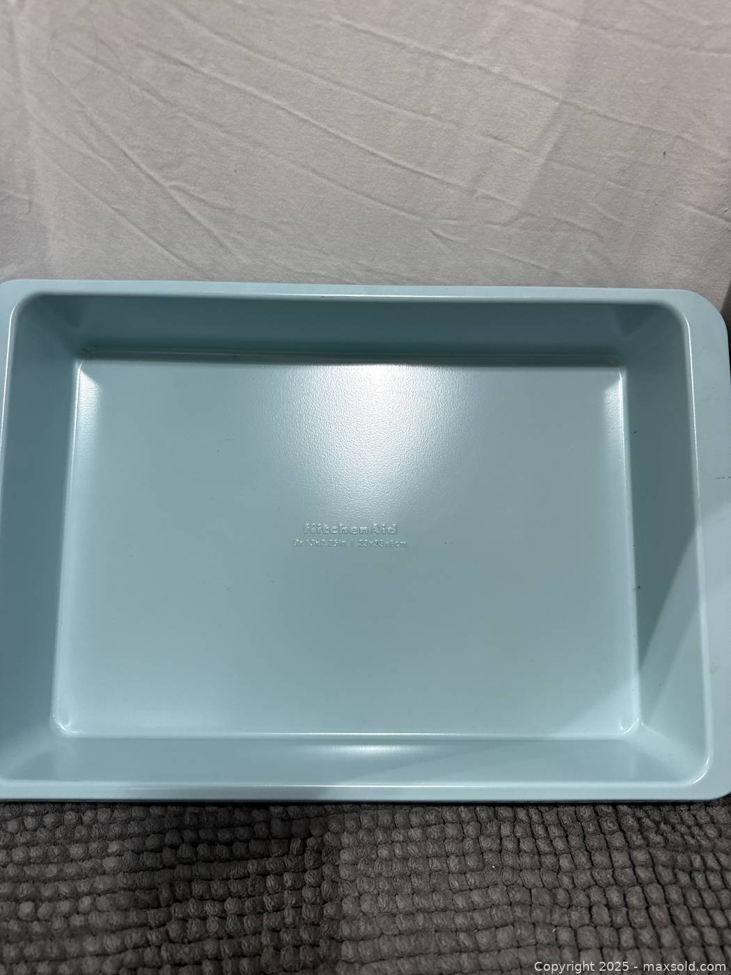 Wilton mixed metal bakeware assortment, 10 pieces | Maxsold