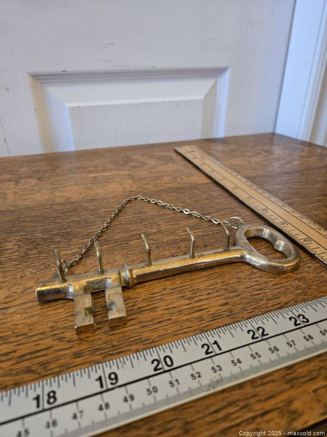 Solid brass skeleton key wall hook | Maxsold