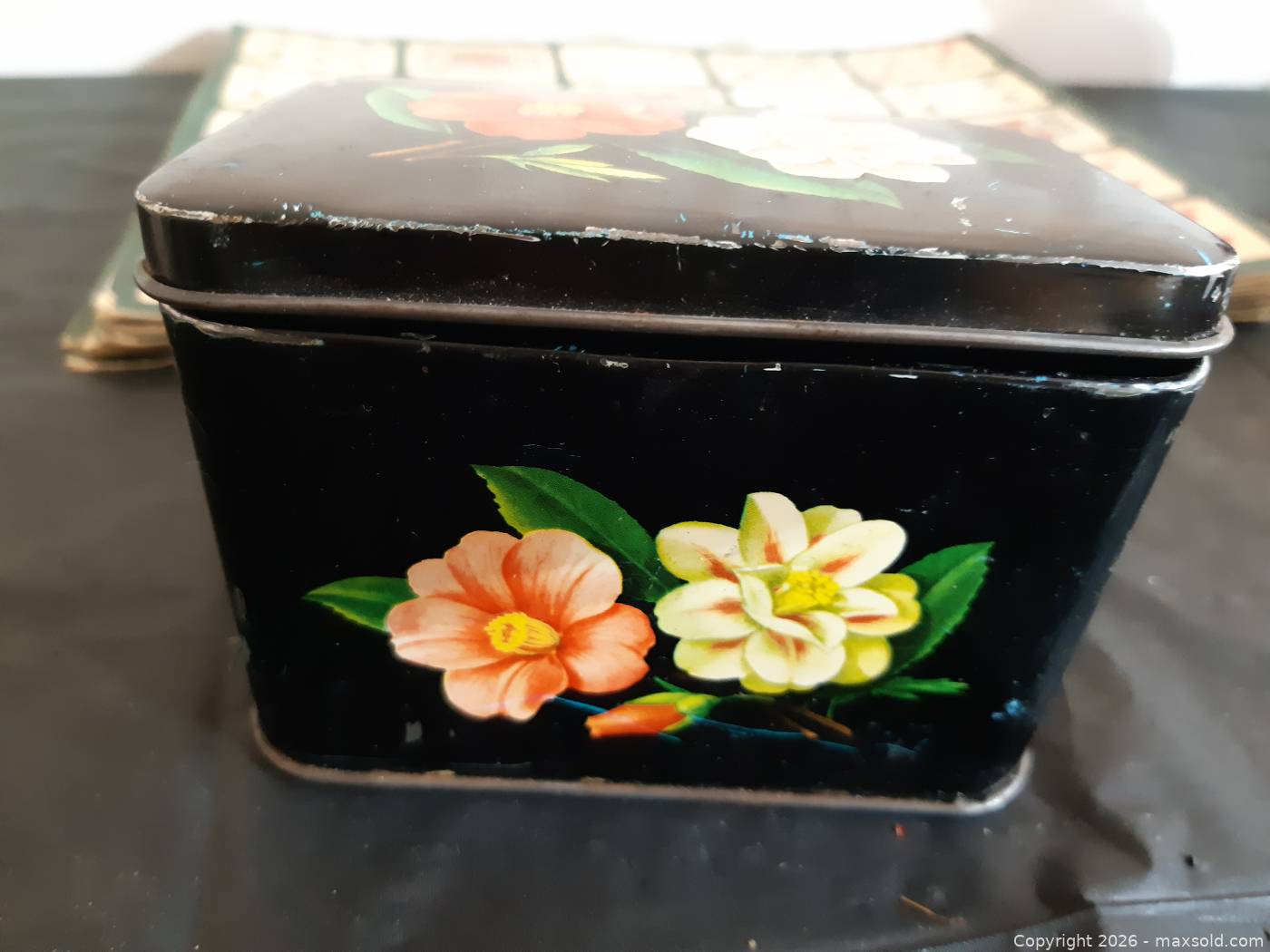 Vintage card-style bingo game boards, floral tin & chips | Maxsold