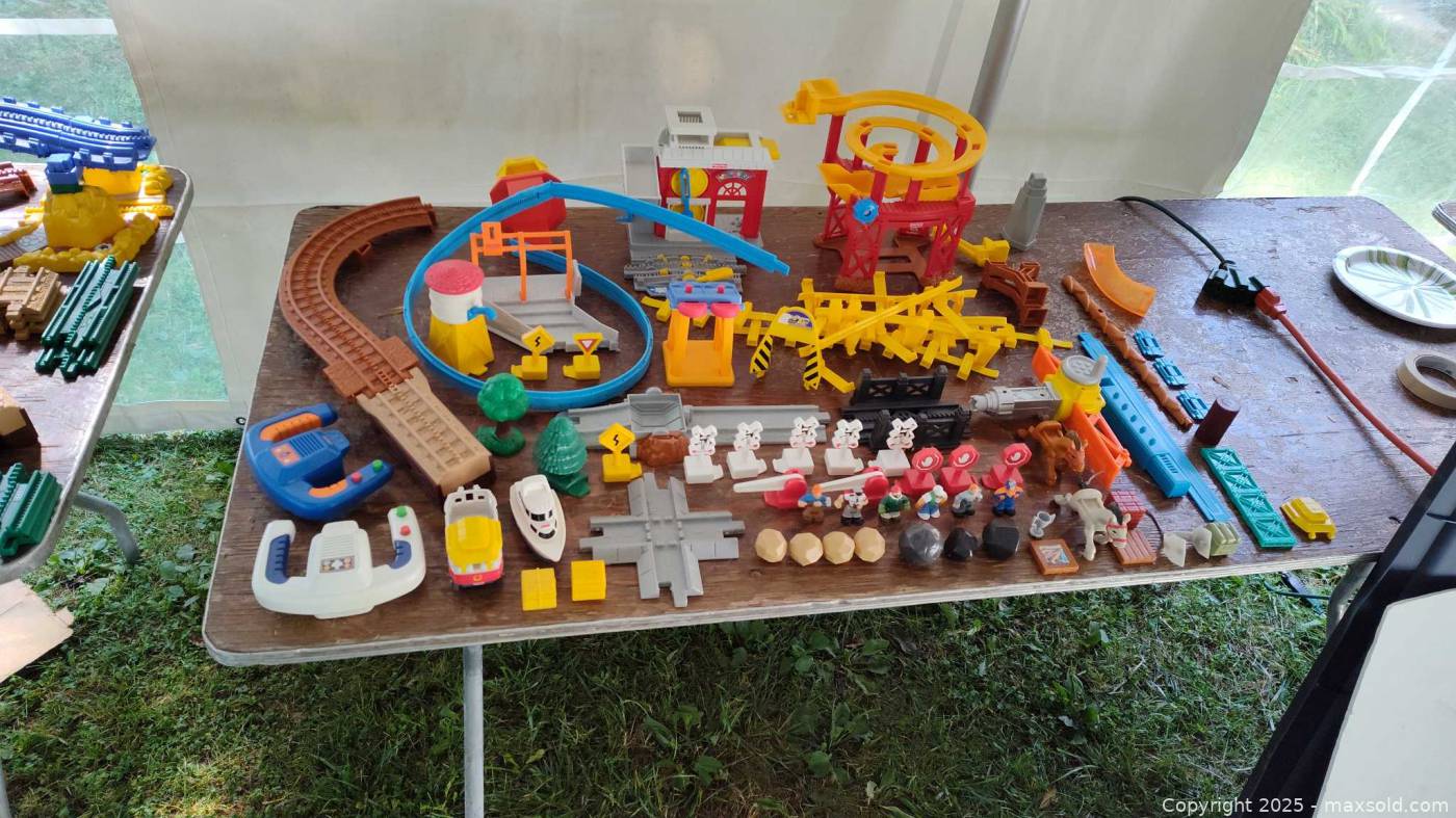 Fisher-Price GeoTrax train track lot | Maxsold