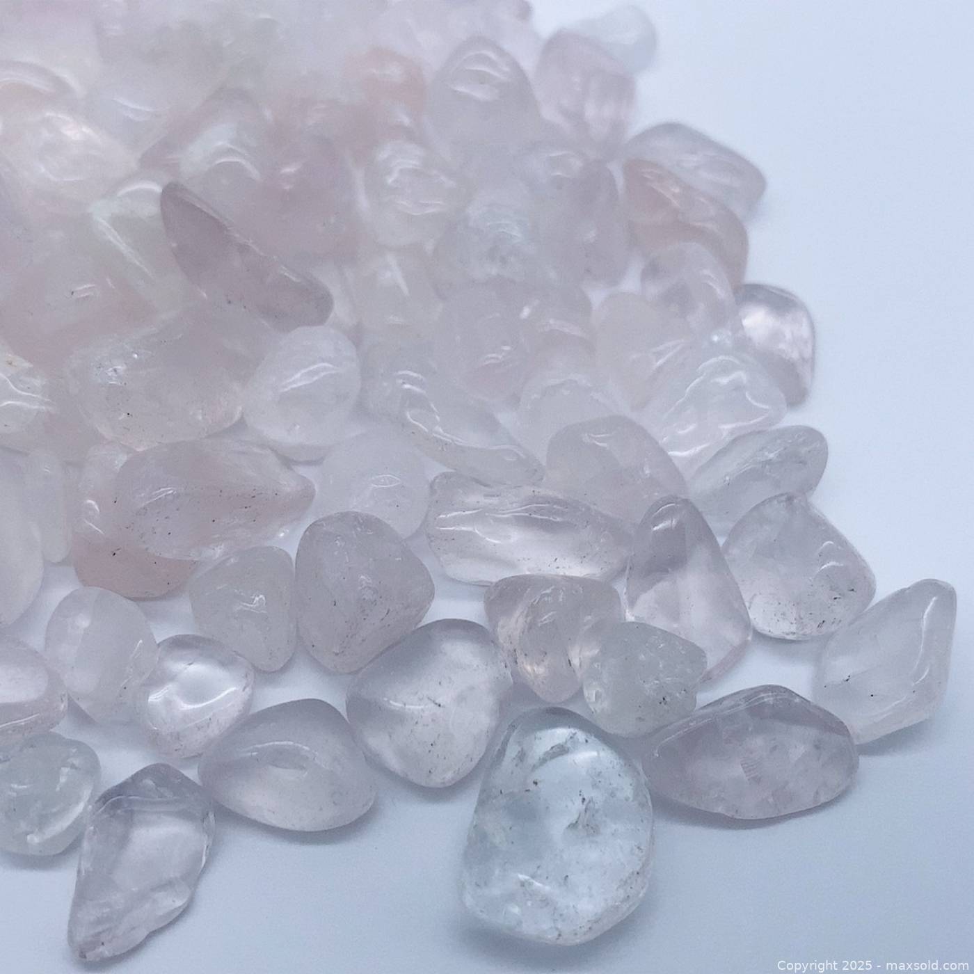 200g natural rose quartz loose stones | Maxsold