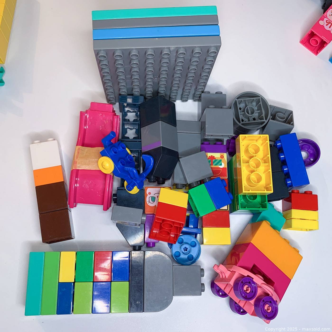 5.2 lb assorted LEGO Duplo bricks | Maxsold