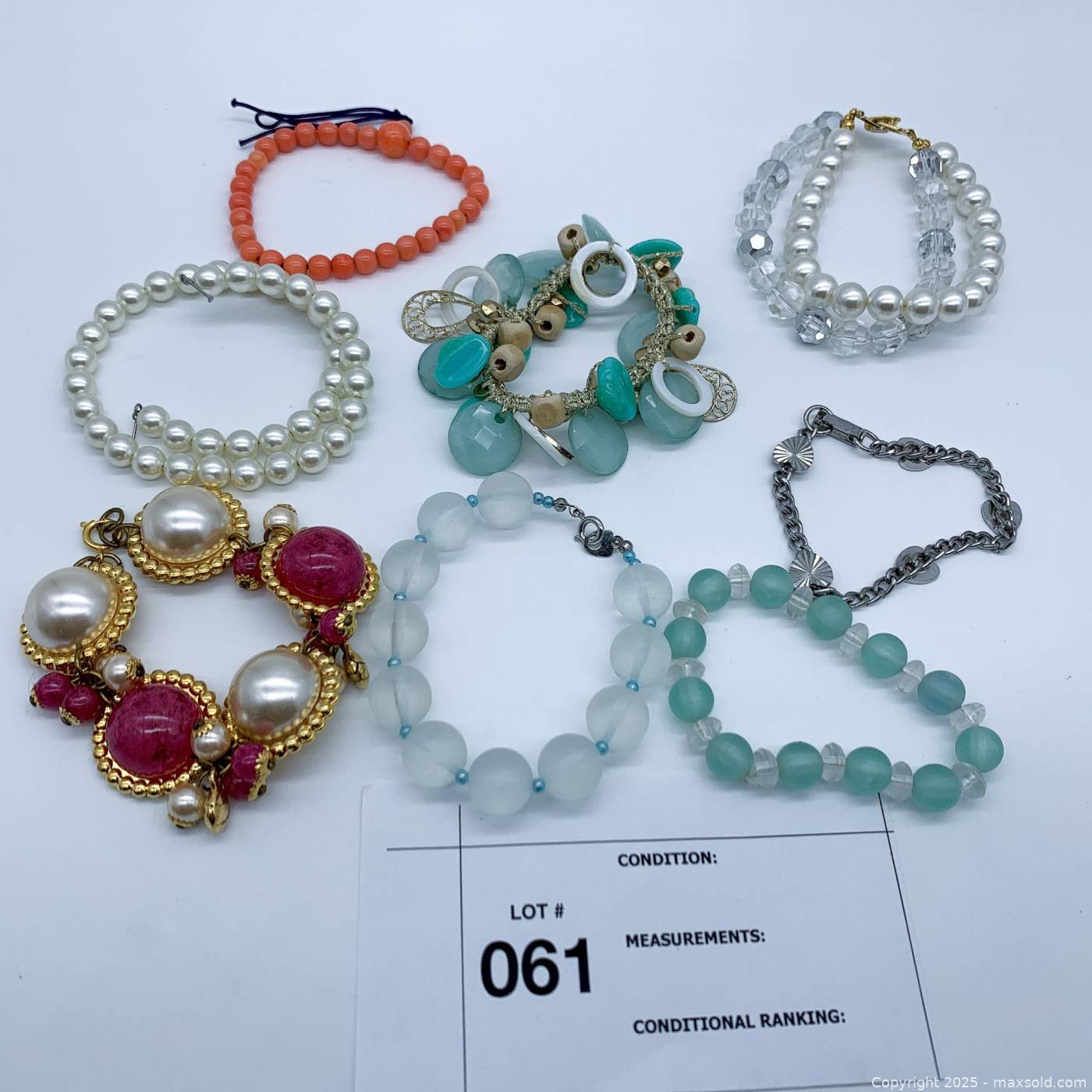 Assorted fashion bracelets | Maxsold