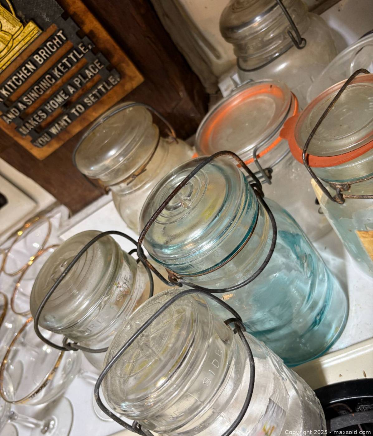8 Ball wire-bail canning jars | Maxsold