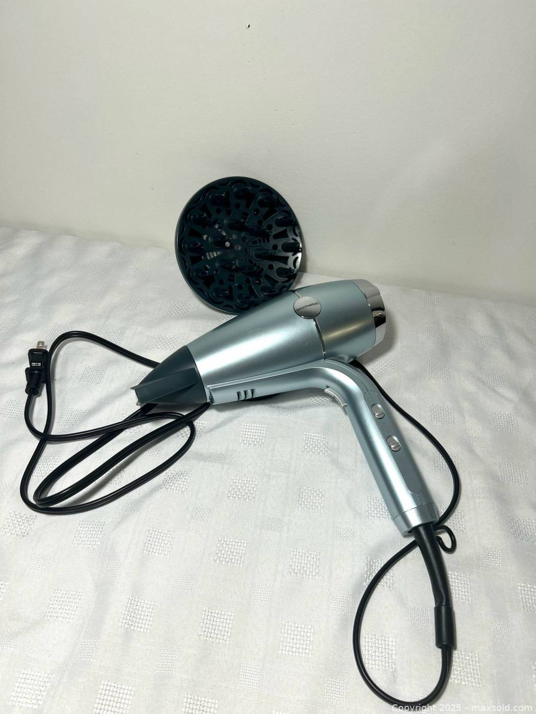 Hair Dryer, Mirror, Storage Organizers | Maxsold