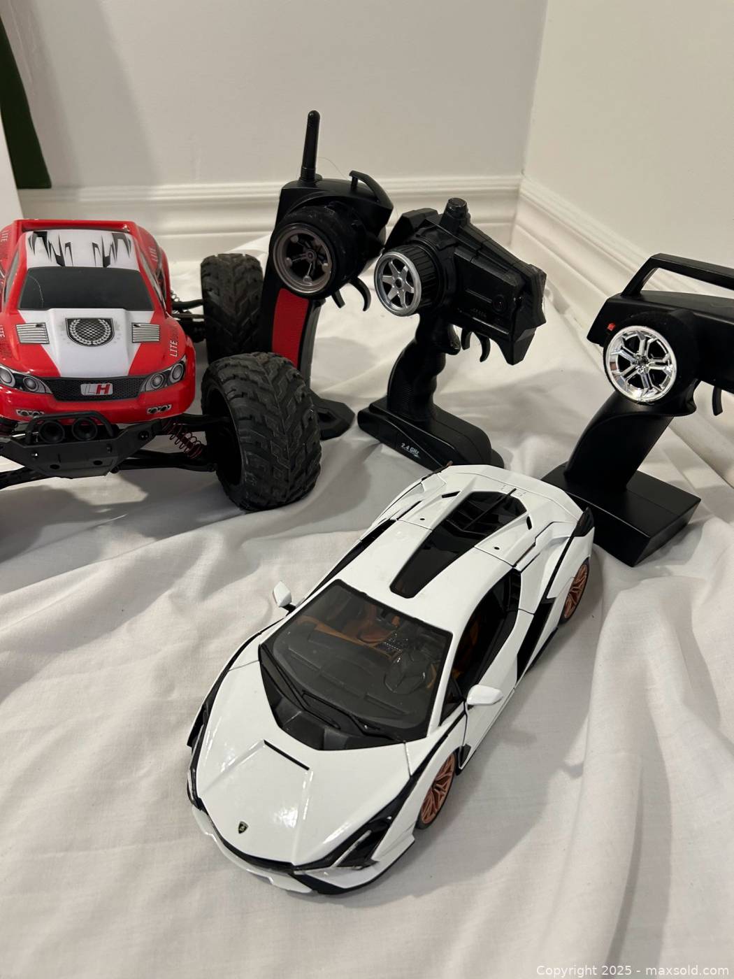 Lot of 3 RC cars with 3 controllers | Maxsold