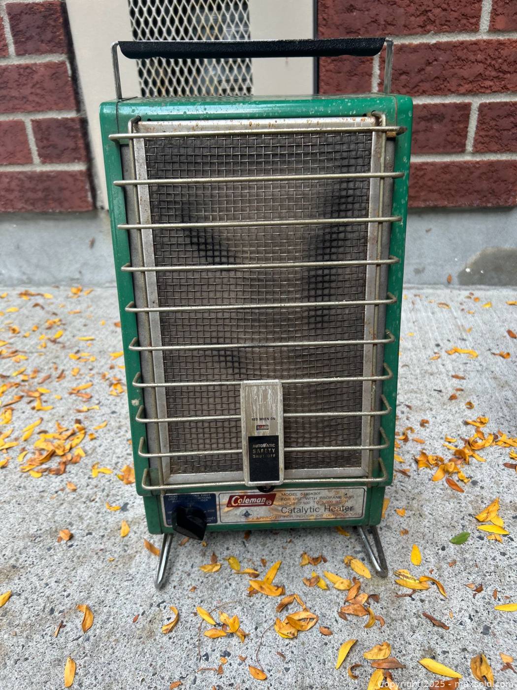 Coleman electric heater and ProCom propane forced-air heater | Maxsold