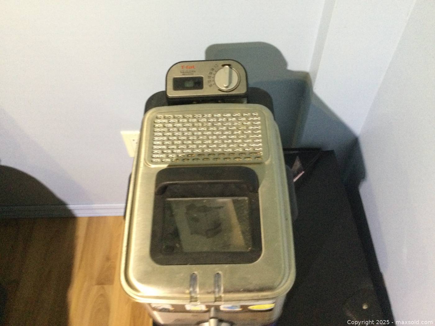 T-fal Ultimate EZ Clean deep fryer with manual | Maxsold