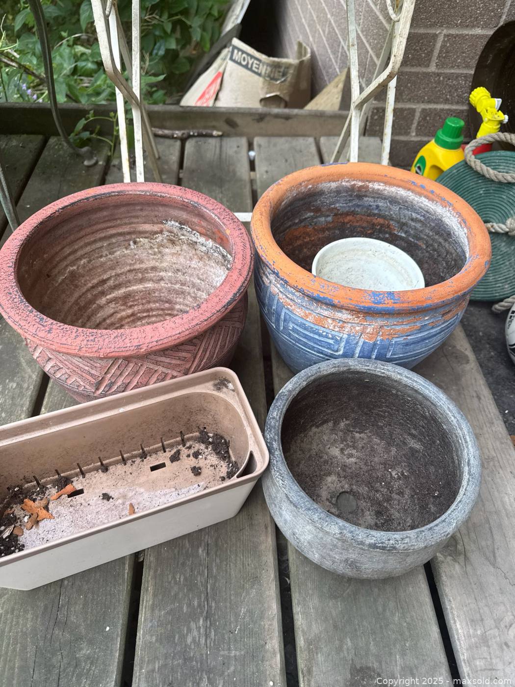 2 nesting tables and 6 plant pots | Maxsold