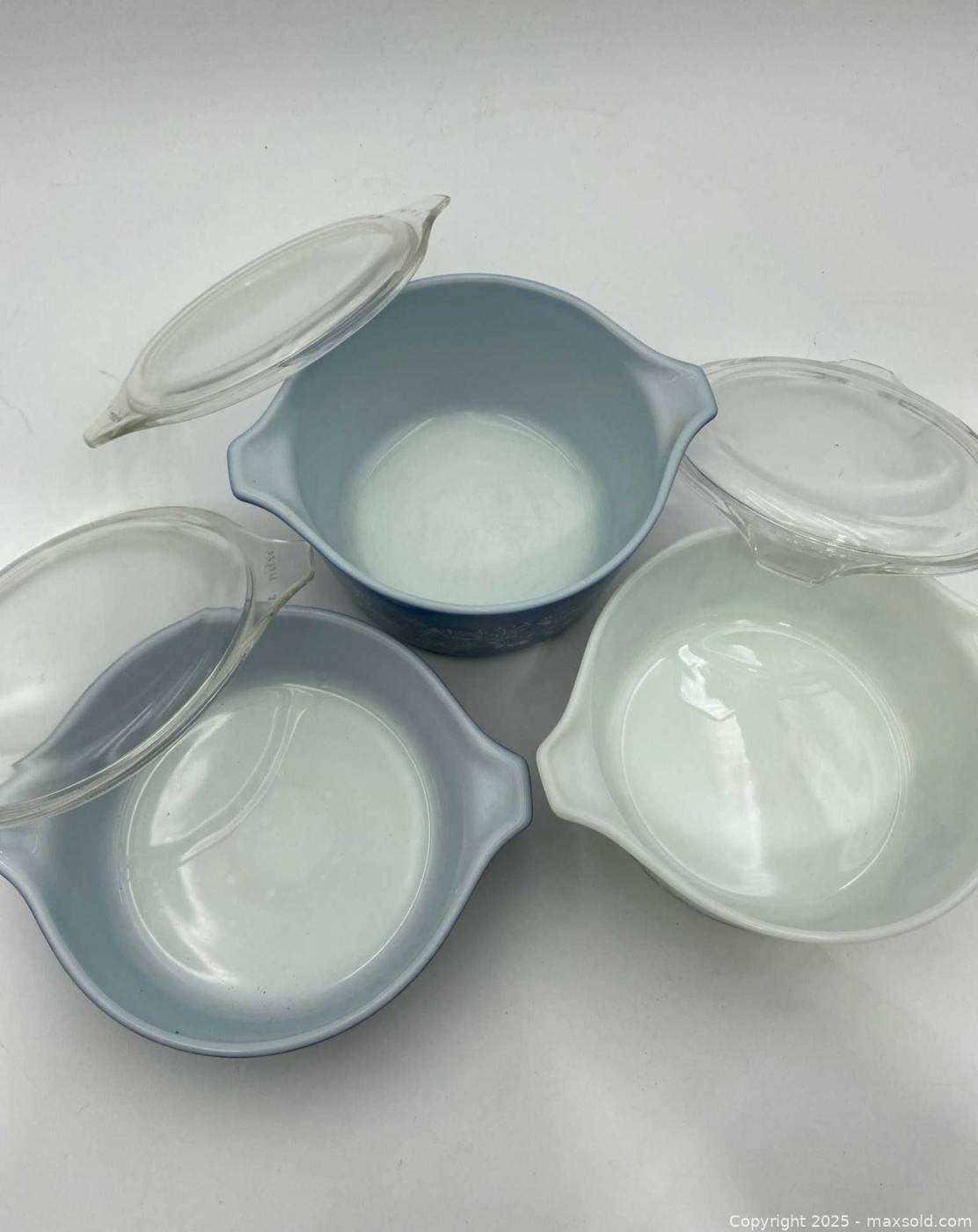 Vintage Pyrex Colonial Mist casserole bowls with lids | Maxsold