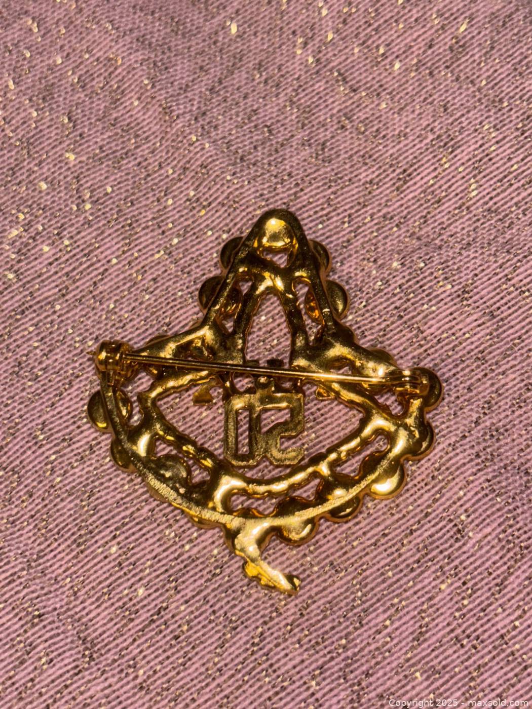 Alpha Kappa Alpha 50-Year brooch & lapel pin | Maxsold