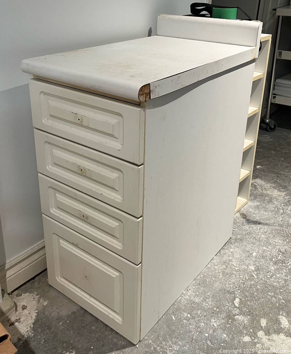 White 4-drawer MDF cabinet | Maxsold
