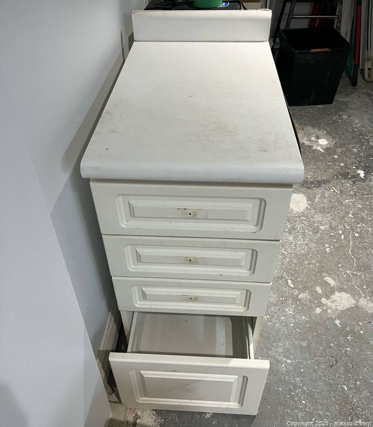 White 4-drawer MDF cabinet | Maxsold
