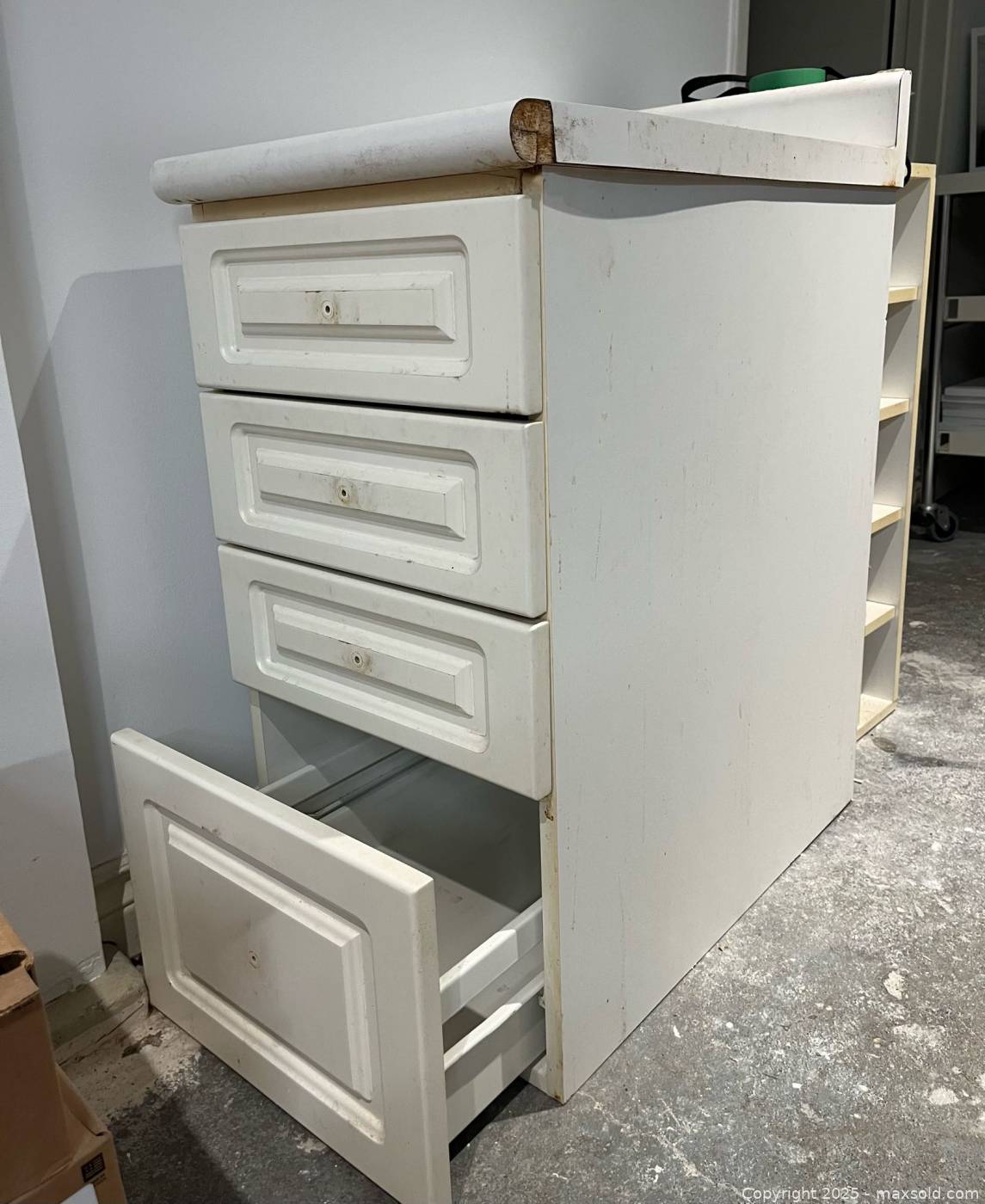 White 4-drawer MDF cabinet | Maxsold