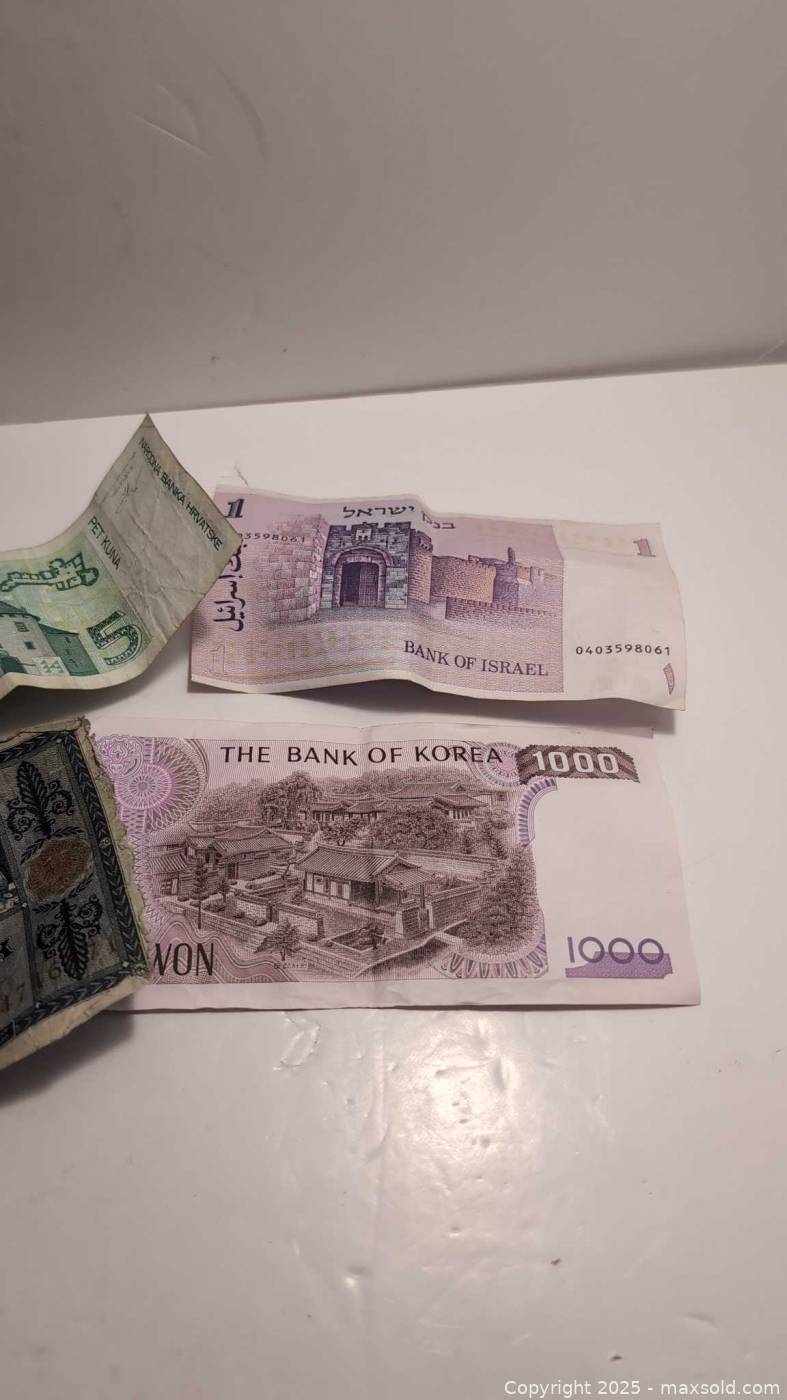 Assorted foreign paper currency, 6 notes | Maxsold