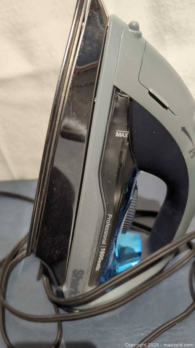 T-Fal Ultraglide and Shark Professional steam irons | Maxsold