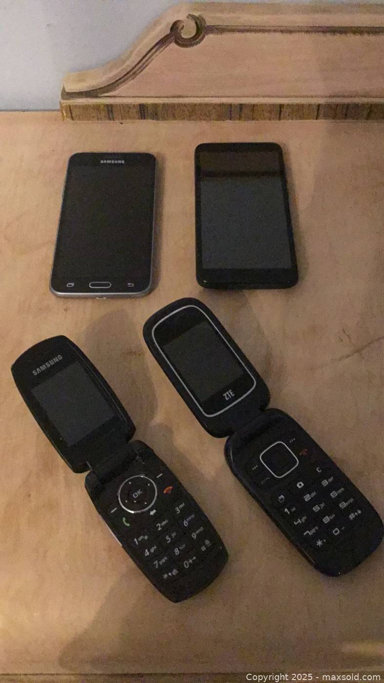 Lot of 4 cell phones | Maxsold