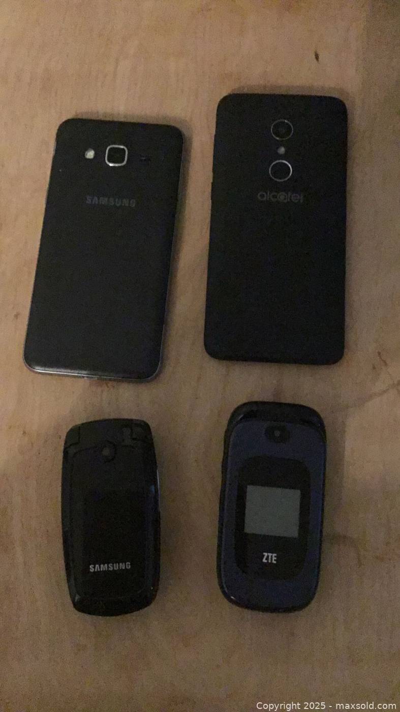 Lot of 4 cell phones | Maxsold