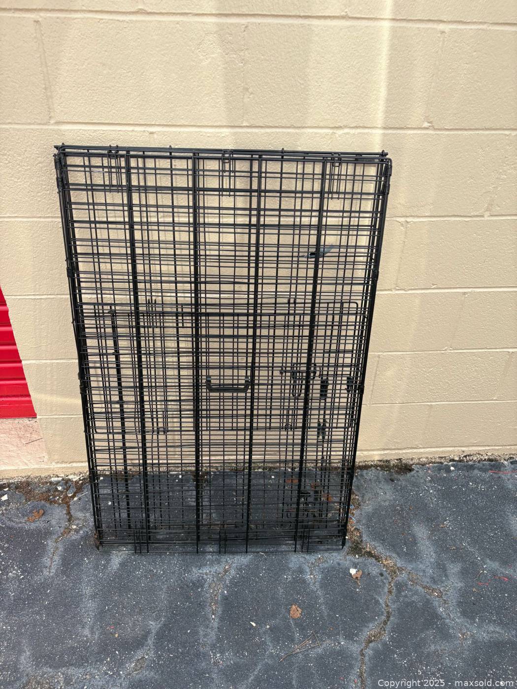 Large foldable metal wire pet crate | Maxsold