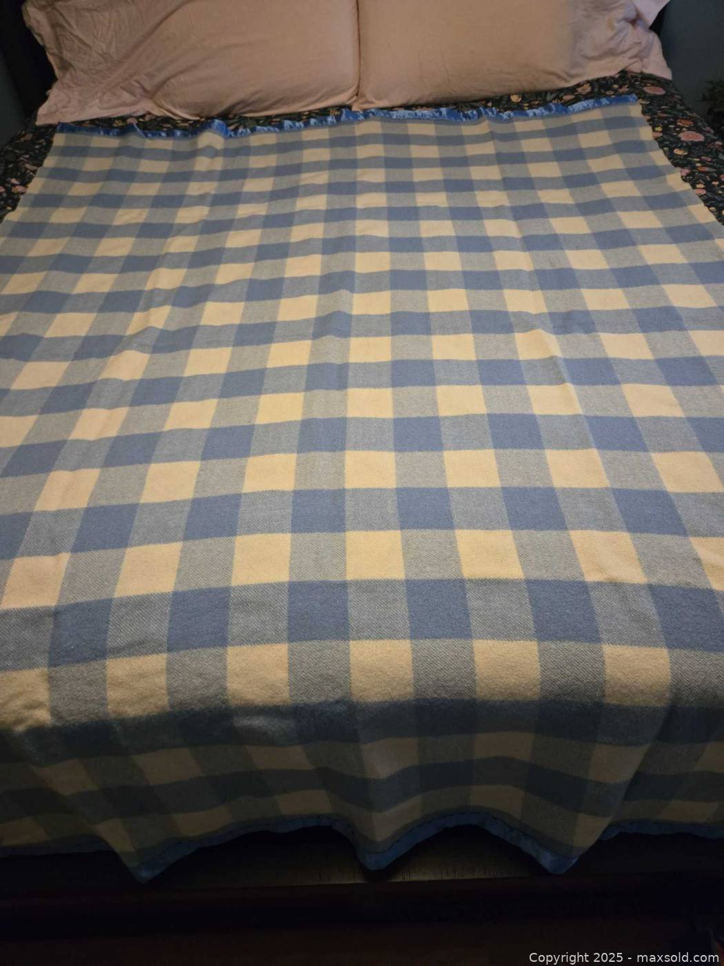 Double size blue & cream check wool blanket | Maxsold