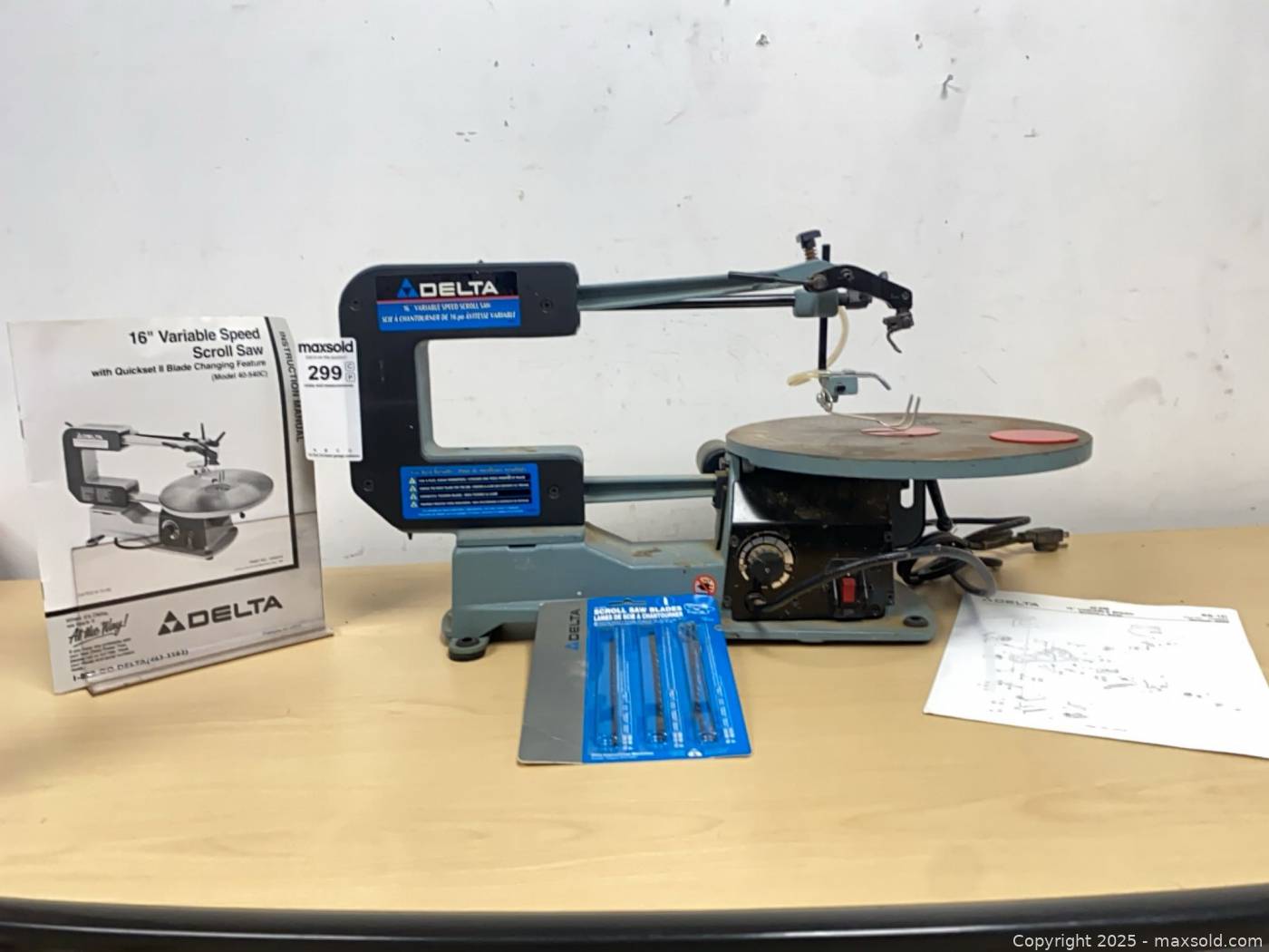 Delta 16" Variable Speed Scroll Saw 40-540 | Maxsold