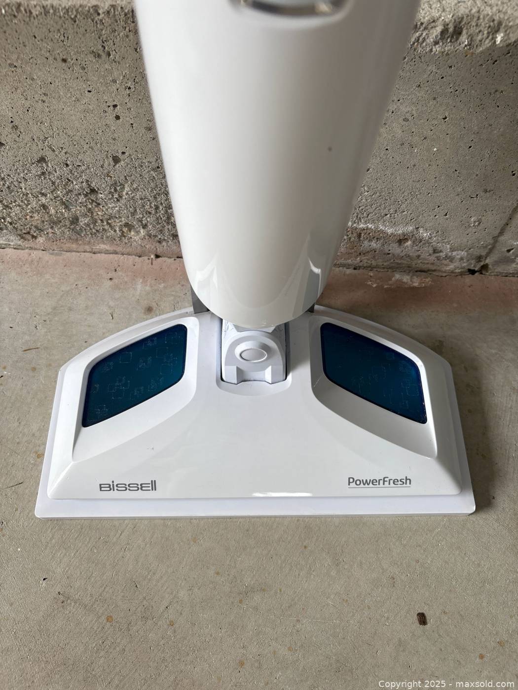 Bissell PowerFresh 1940A steam mop | Maxsold