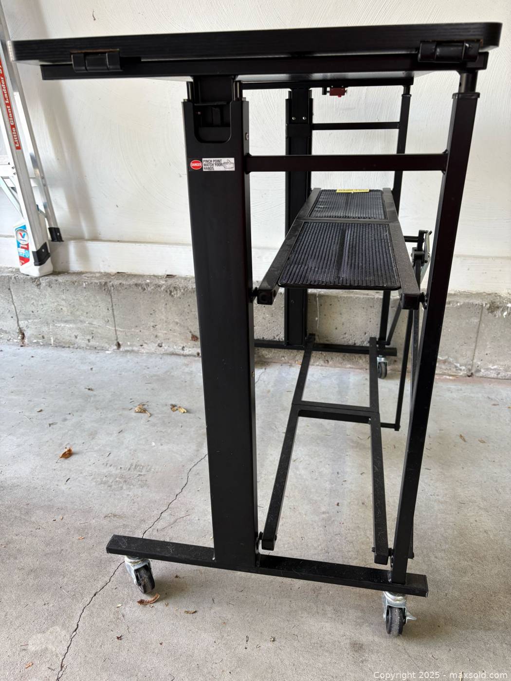 UP2U adjustable folding rolling table desk | Maxsold
