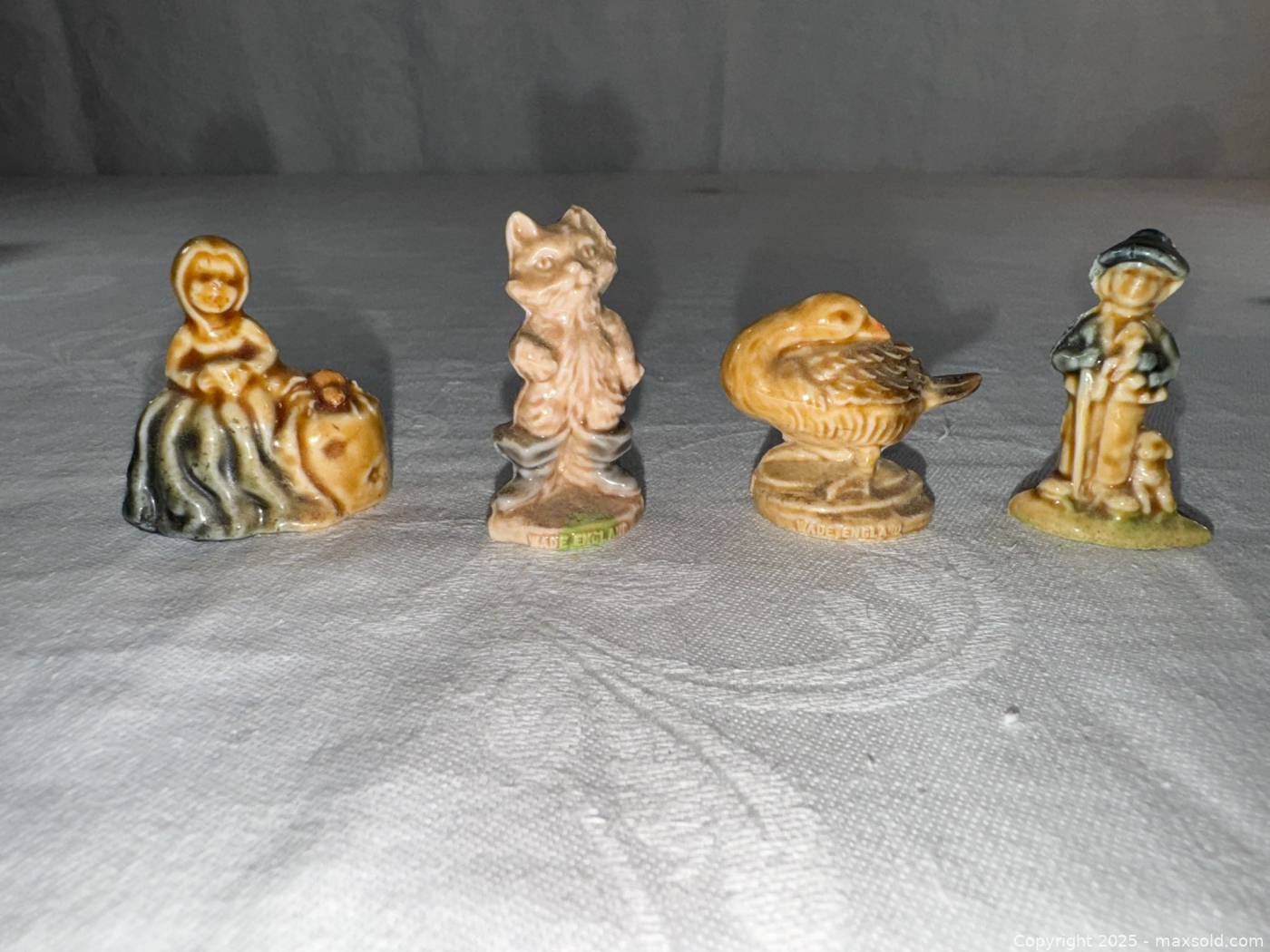23 Wade Red Rose Tea porcelain figurines | Maxsold
