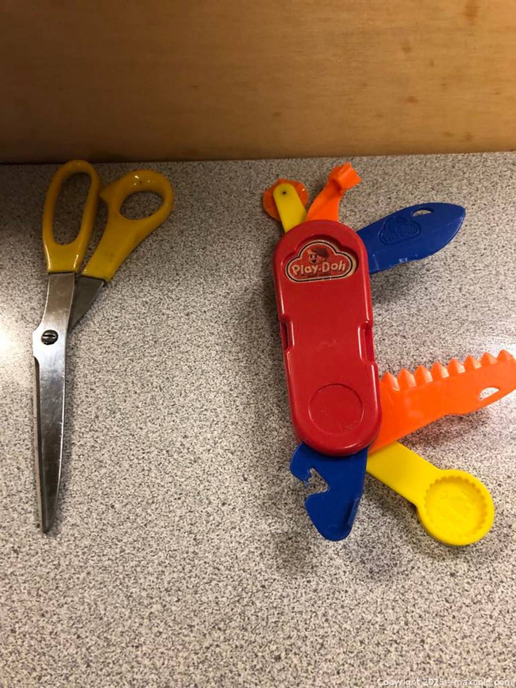 Play-Doh 1987 Fun Cutter multi-tool & scissors | Maxsold