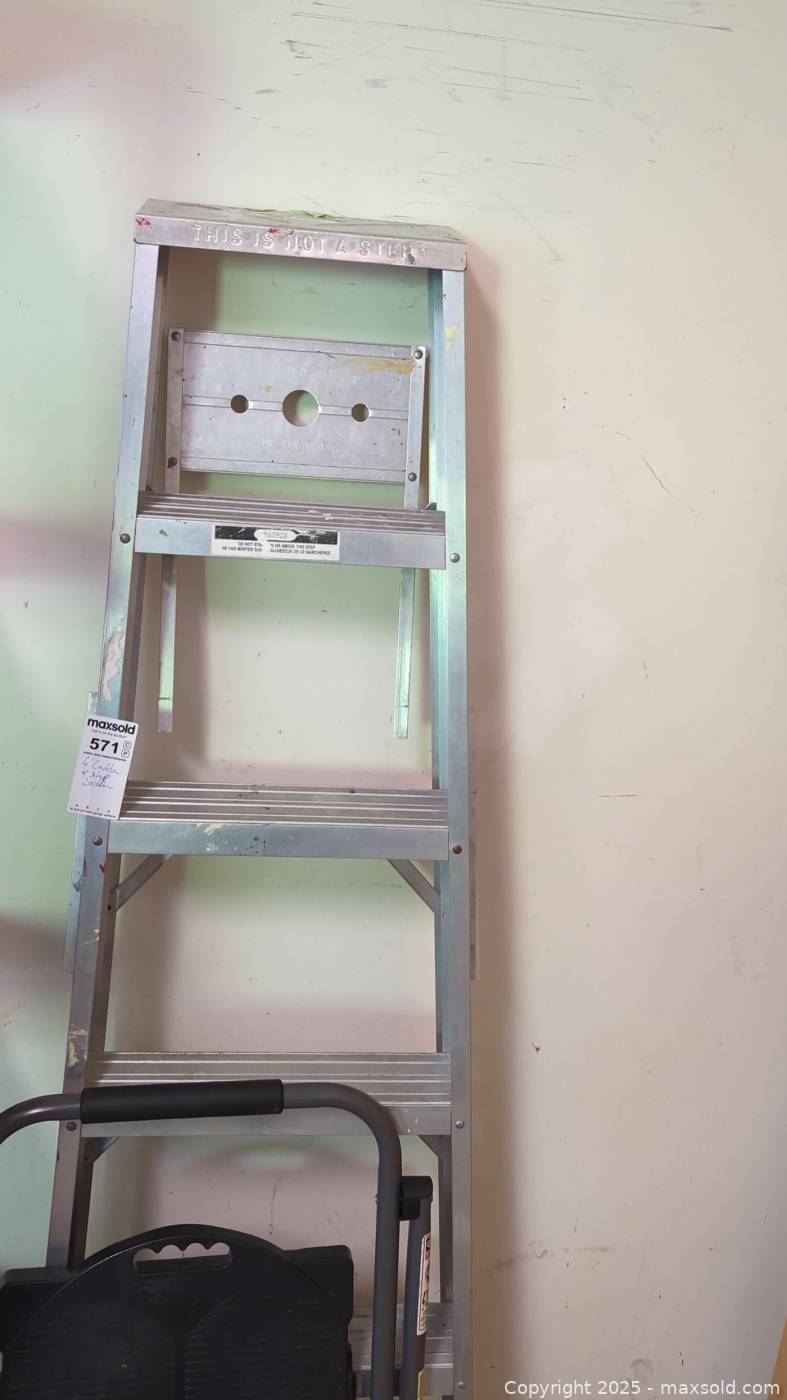 6-Ft aluminum ladder with folding step stool | Maxsold