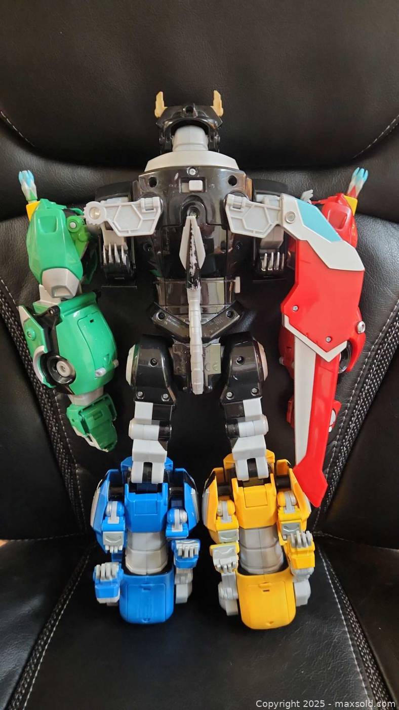 Playmates Voltron Legendary Defender 5-Lion Combining Figure | Maxsold