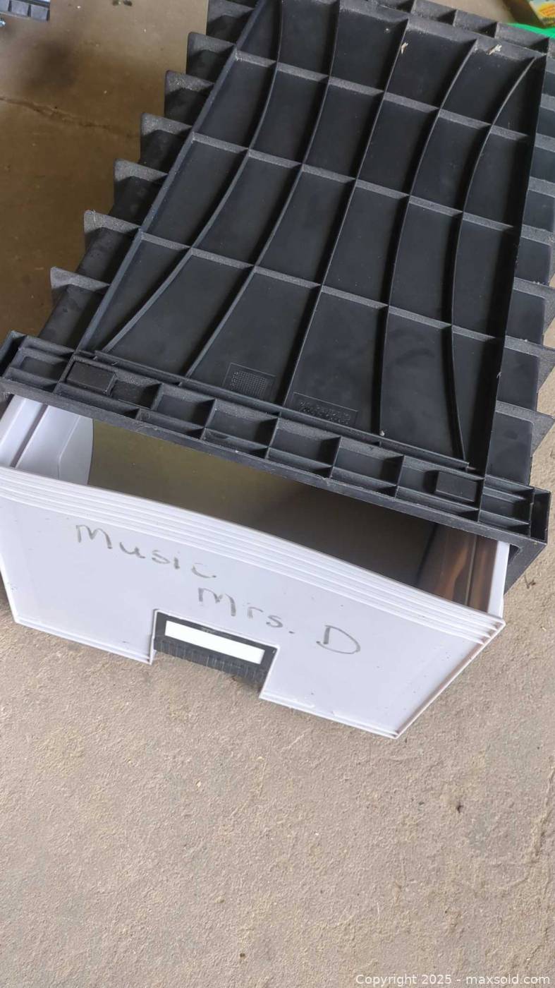 Plastic file drawer with hanging folders | Maxsold
