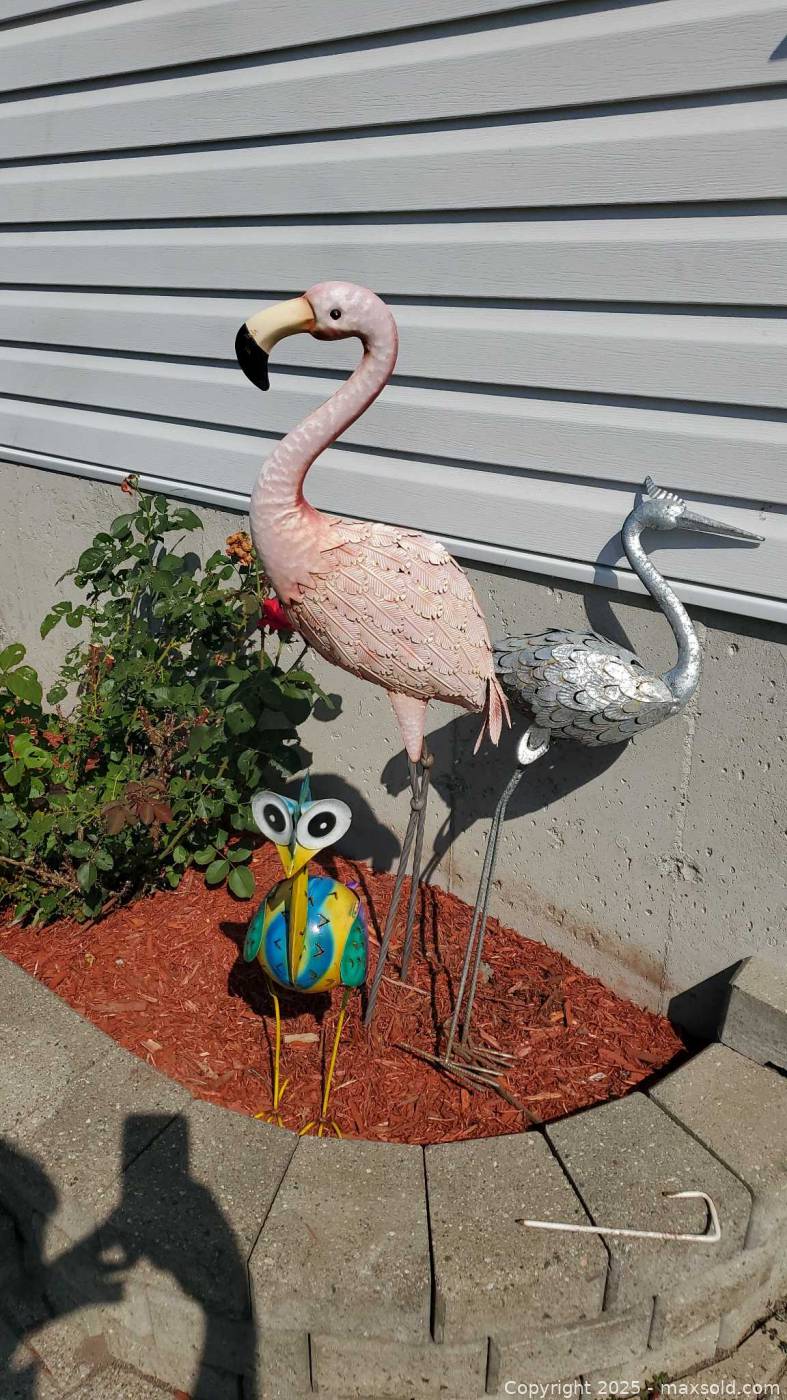 Outdoor metal bird garden statues set | Maxsold