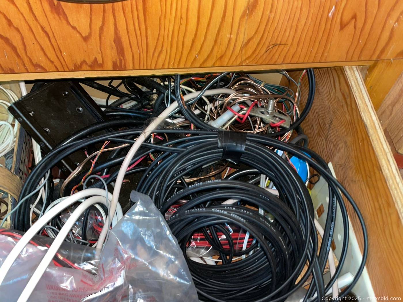 Assorted electrical wires and cables | Maxsold
