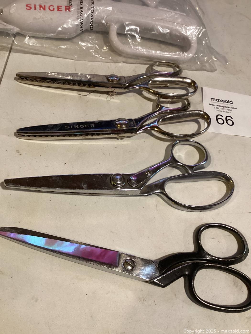 Singer sewing scissors assortment | Maxsold