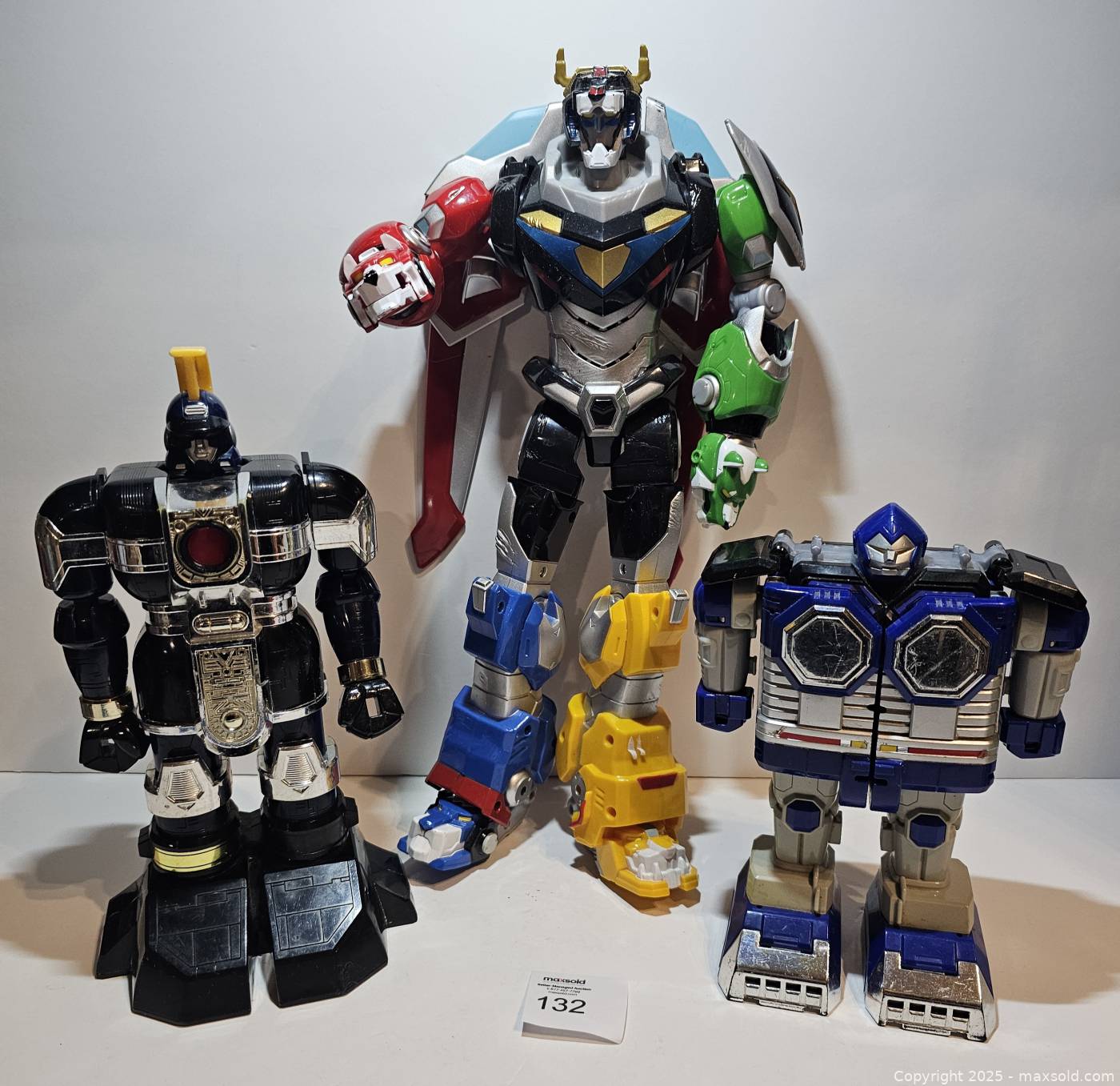 Voltron Electronic Figure & 2 Bandai Power Rangers Robot Figures | Maxsold
