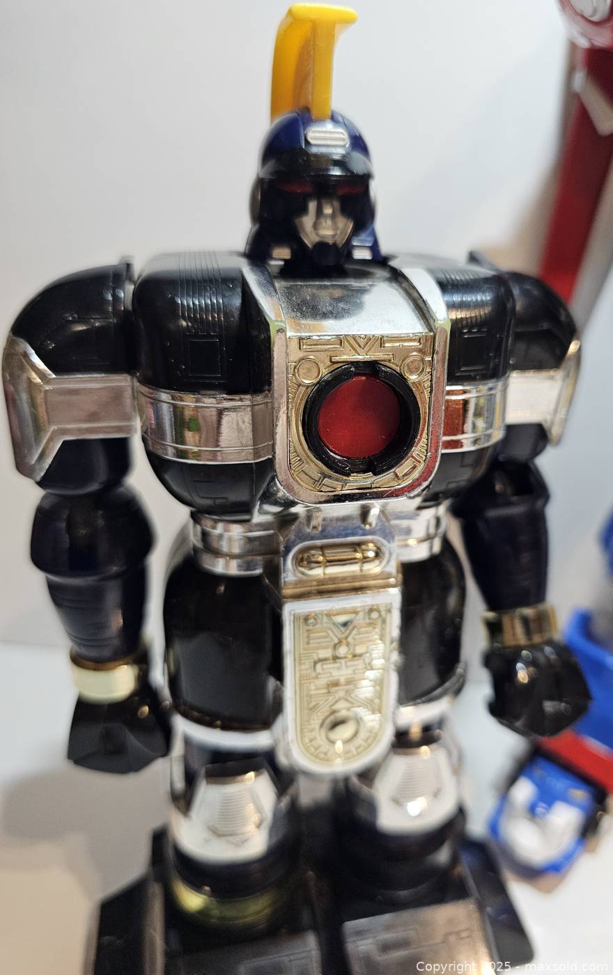 Voltron Electronic Figure & 2 Bandai Power Rangers Robot Figures | Maxsold